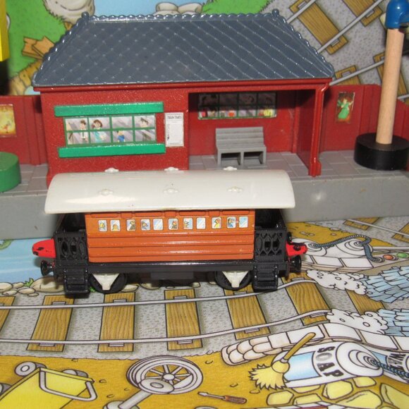 Thomas & Friends | Toys | Thomas Tank Engine Ertl Diecast Passenger ...